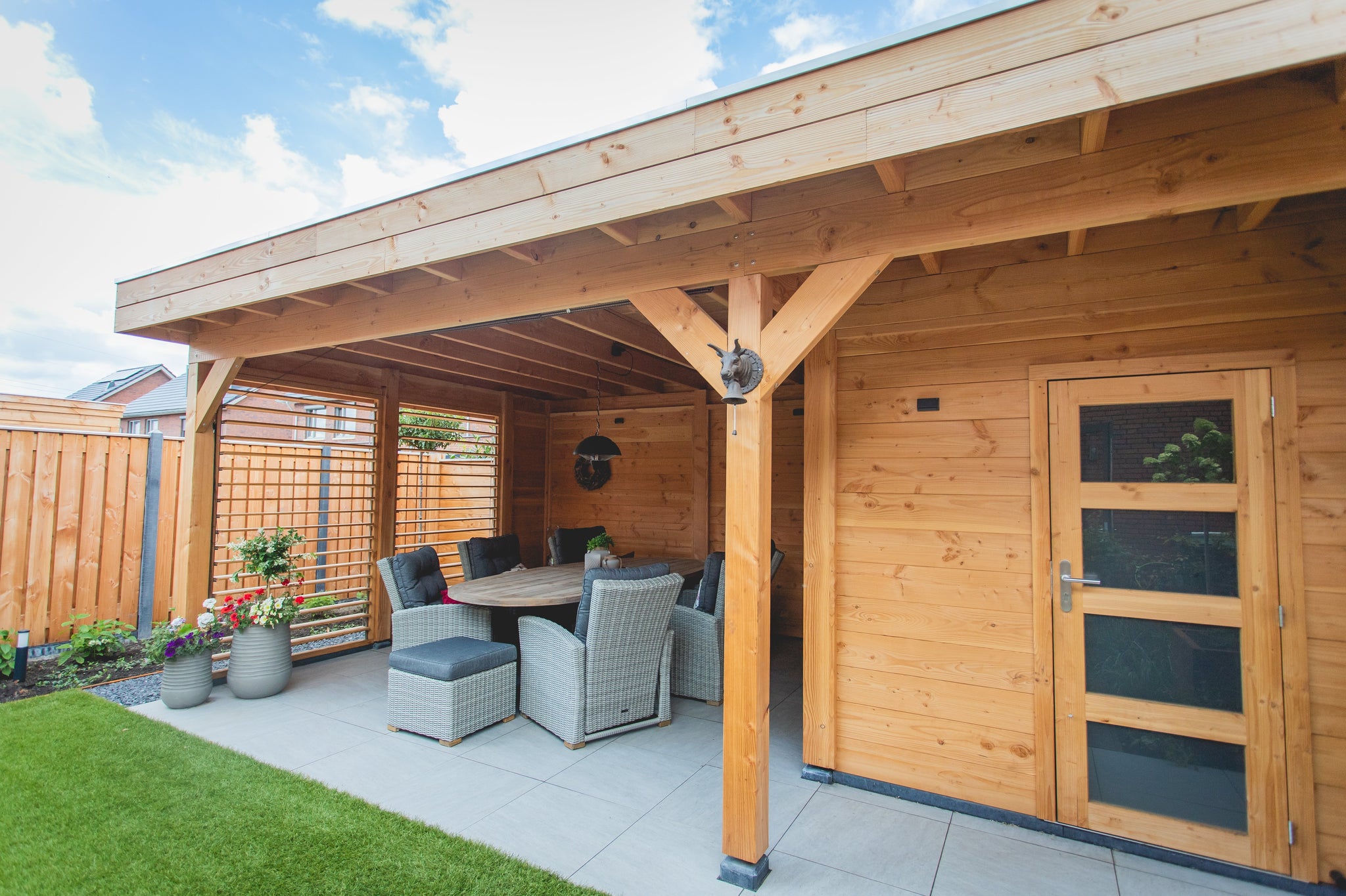 Stapsgewijze handleiding voor het bouwen van een houten overkapping