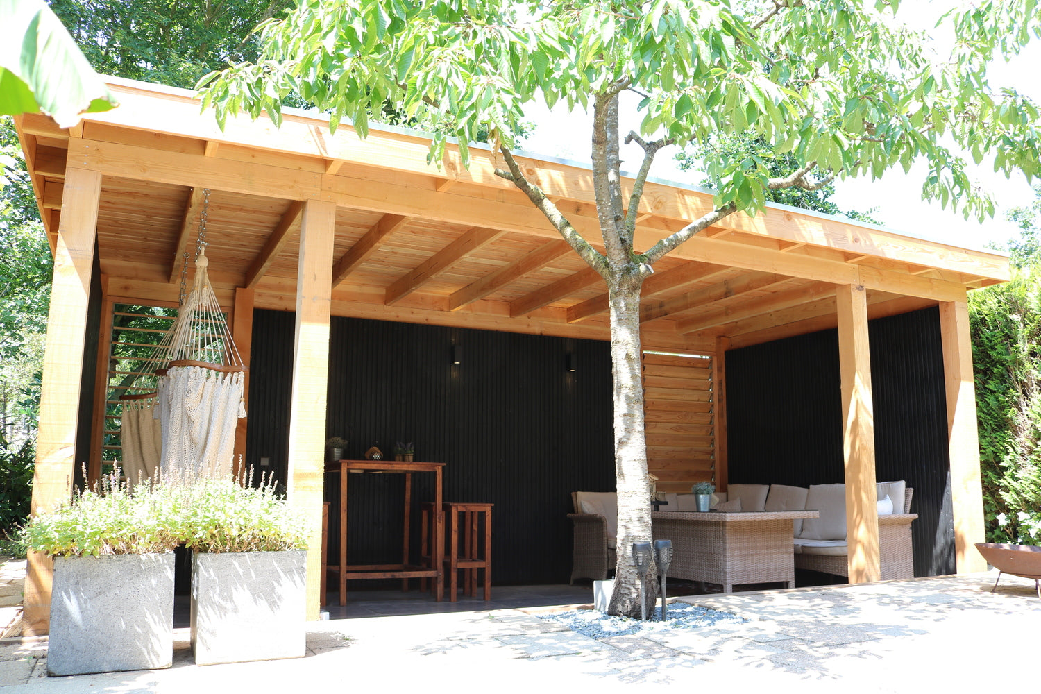 Houten overkapping met snelle plaatsing en levering
